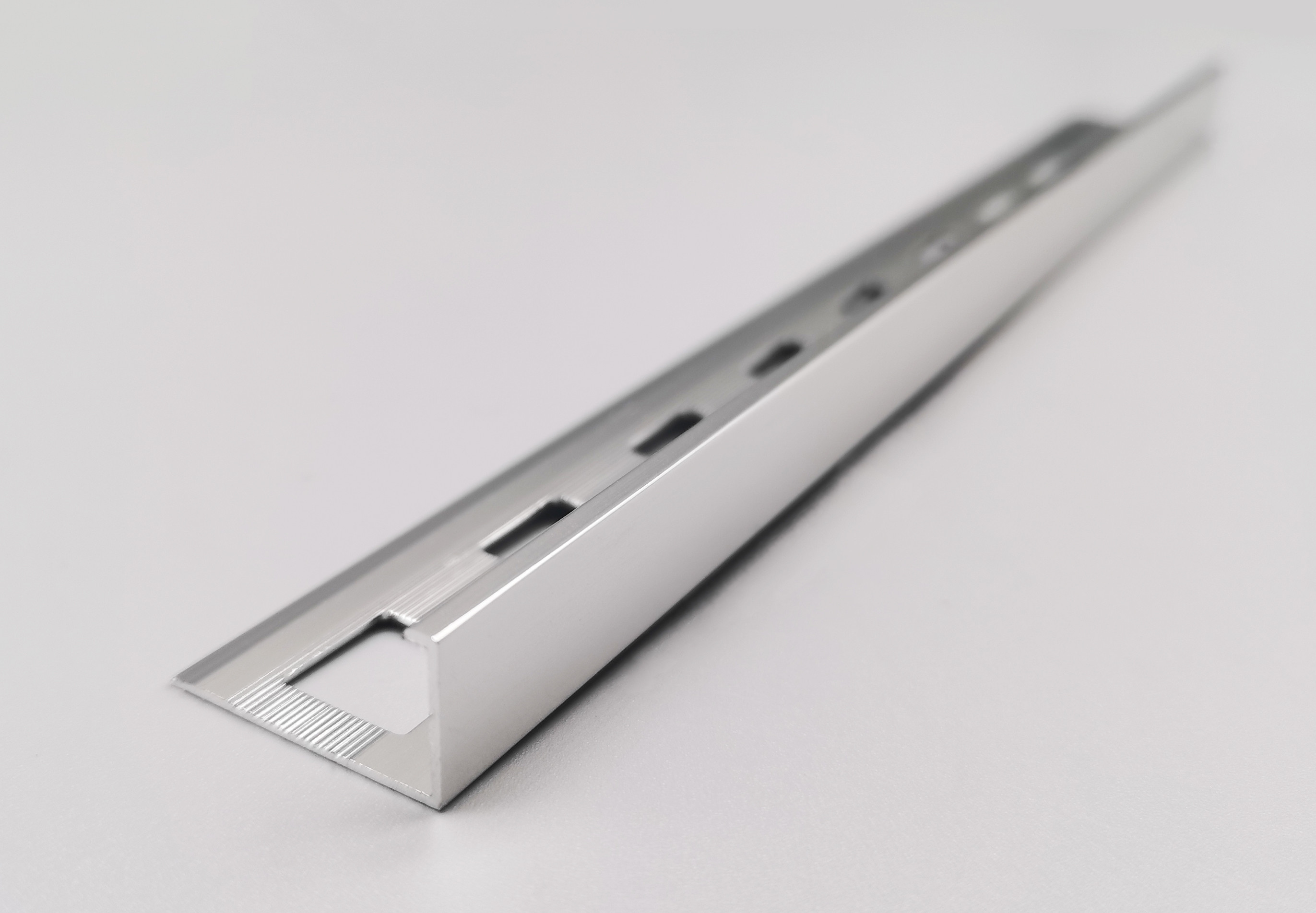 L Shaped Aluminium Extrusion Straight Edge Tile Trim With Holes 10mm Height